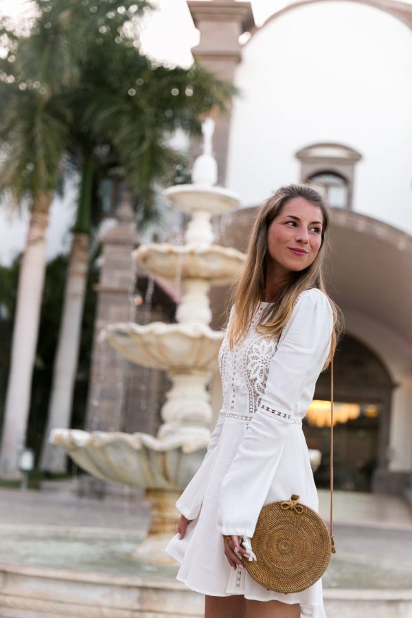 White Lace Dress & Round Bali Bag | Véjà Du Modeblog aus Deutschland ...